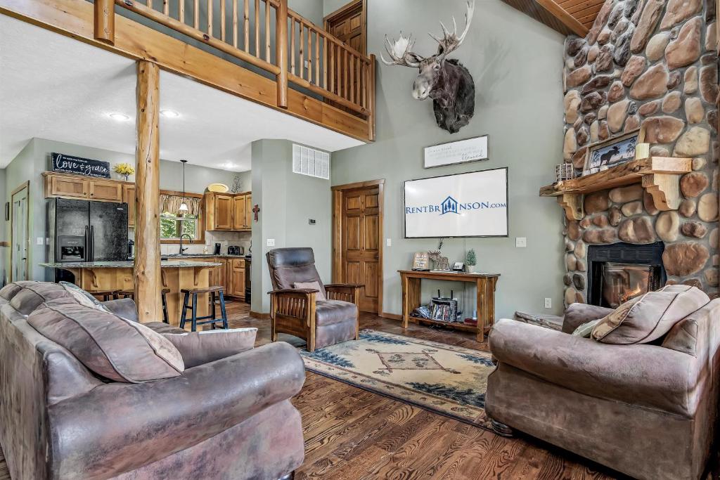 Rusty Moose Lodge Decor Springfield Missouri | Shelly Lighting