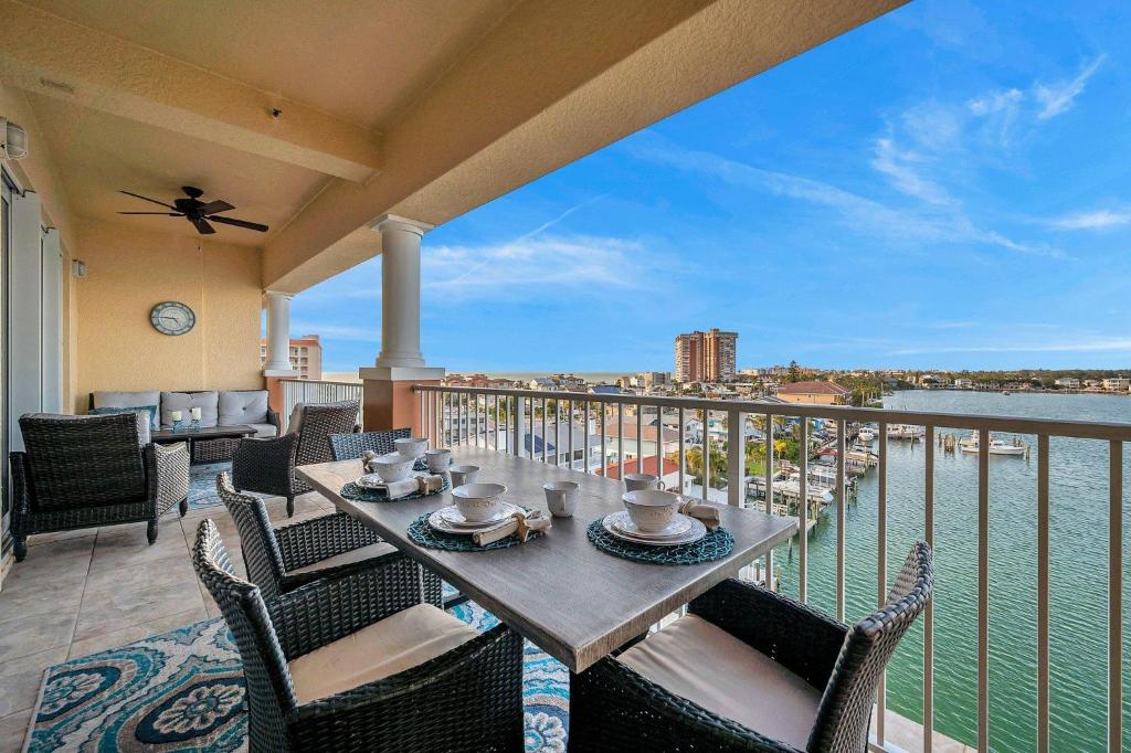 3 bed 3 bath Waterfront Condo in Gated Community, St Pete Beach ...
