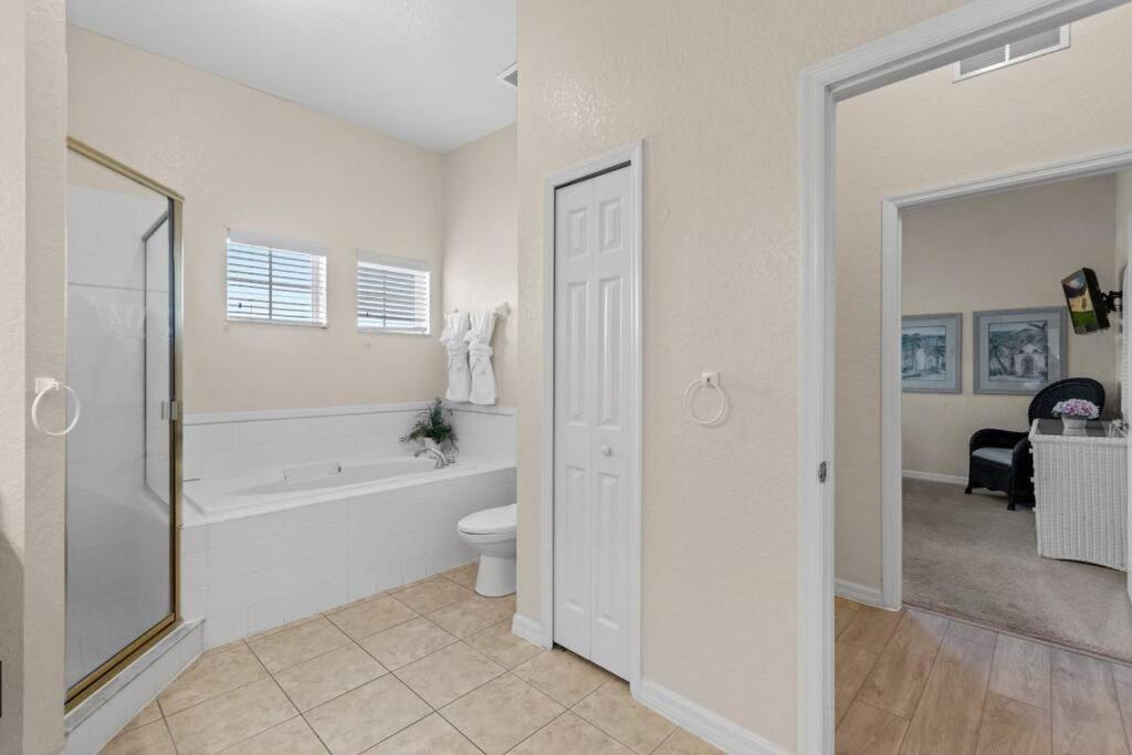 3bd Condo with Waterview's, 1700sq ft, 8 min to Disney, Kissimmee ...