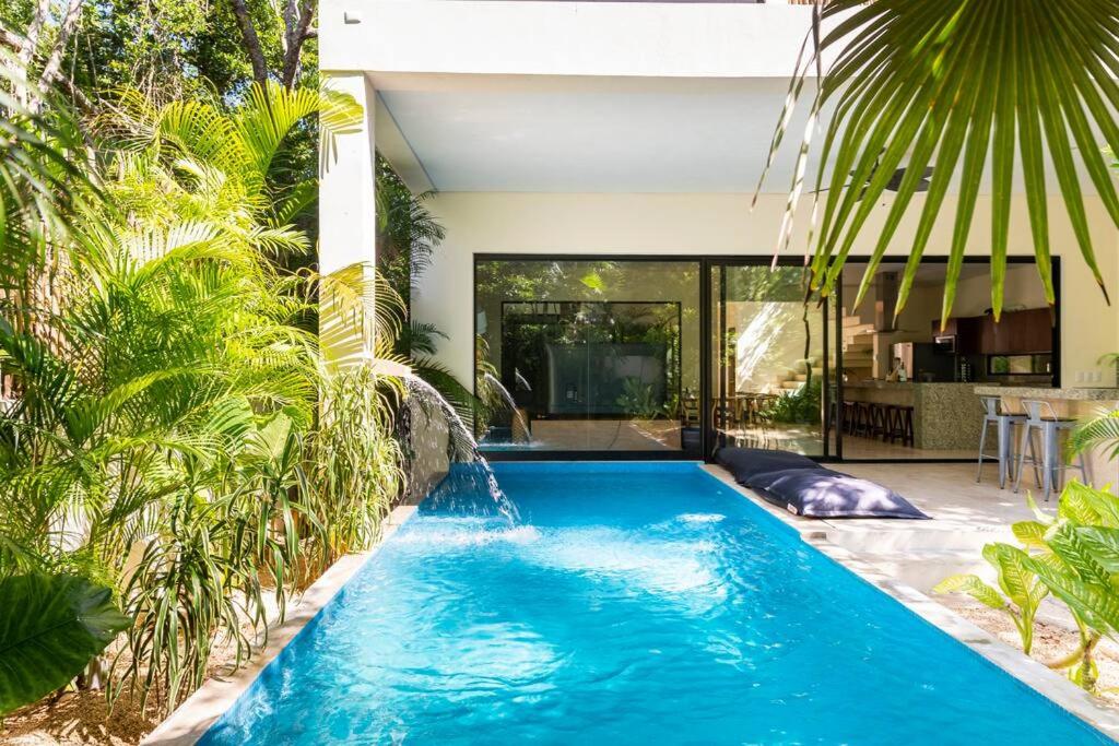 Luxurious Villa at exclusive gated community La Privada Aldea Zama, 5 ...