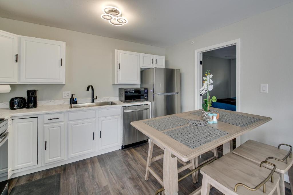 Lakefront Hot Springs Condo with Balcony and View!, Hot Springs ...