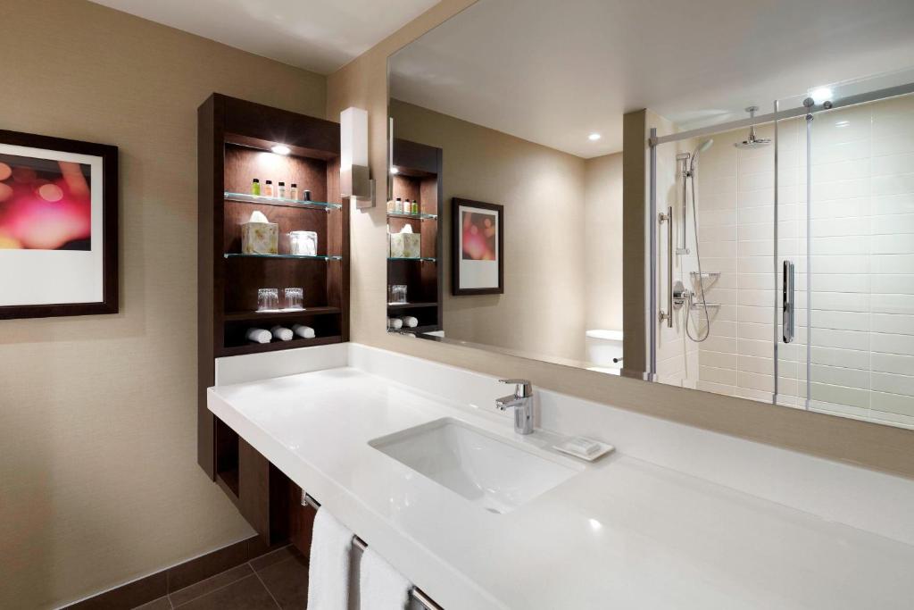Delta Hotels by Marriott Montreal, Montréal (updated prices 2025)