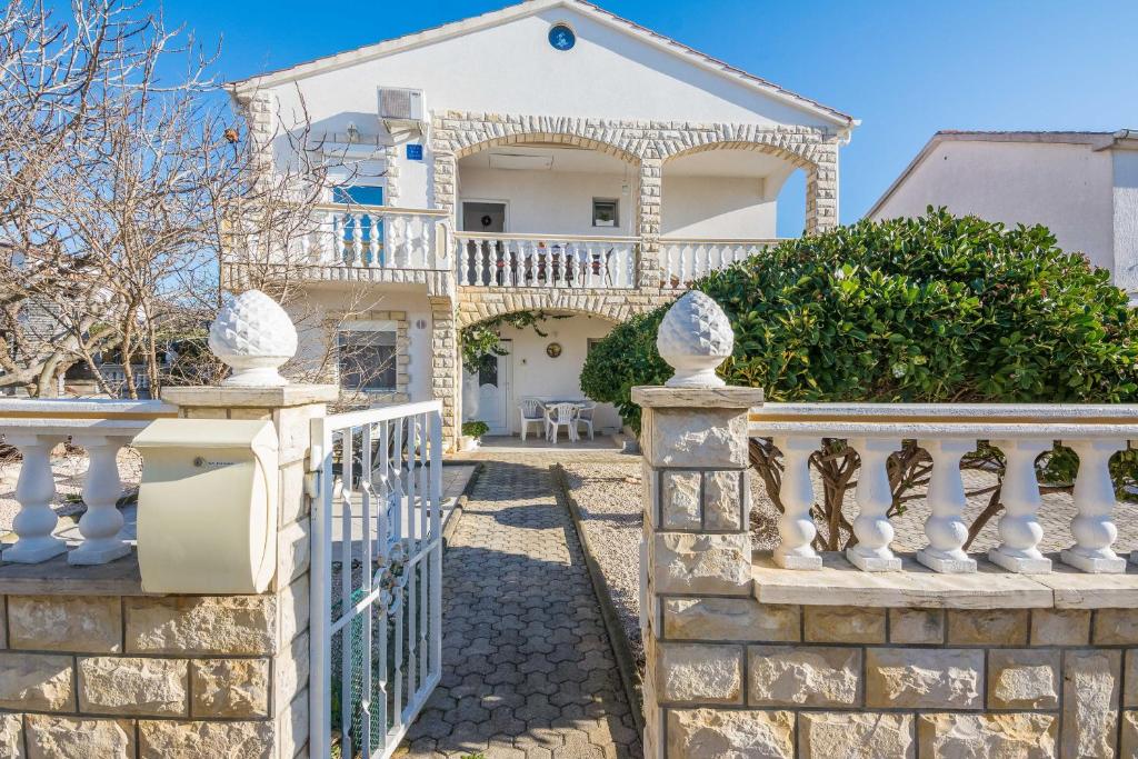 Apartments by the sea Vir - 20750, Vir (updated prices 2025)