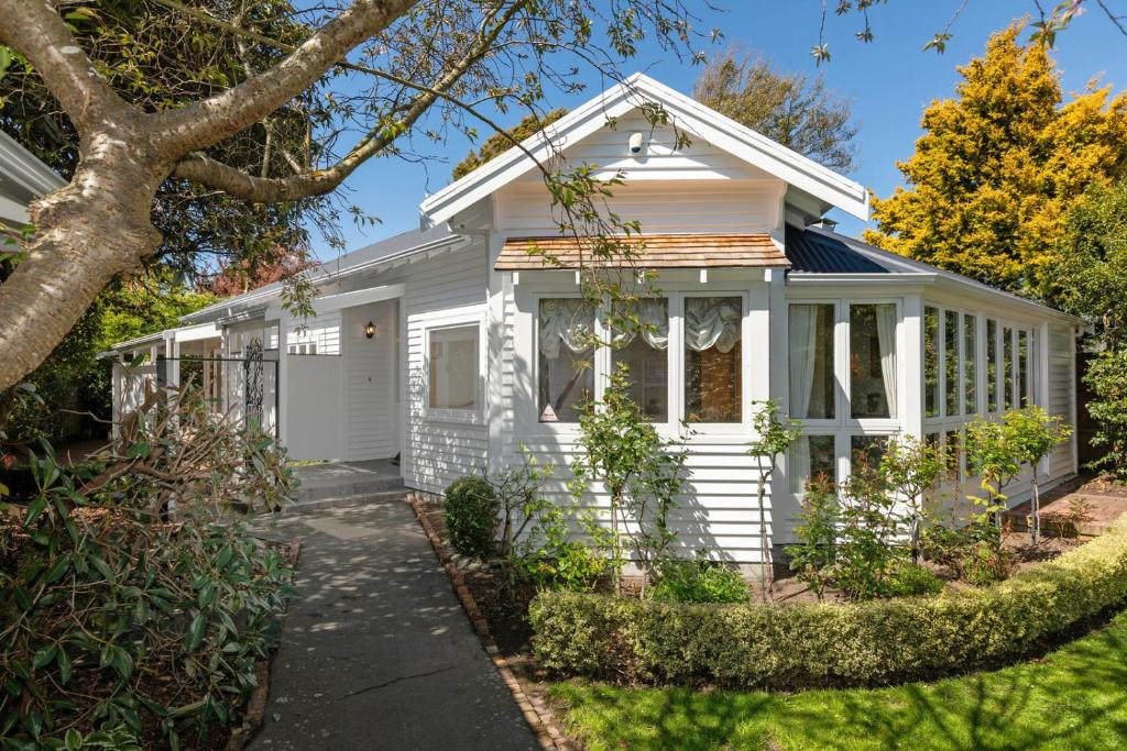 Fendalton Villa - Christchurch Holiday Home, Christchurch (updated ...