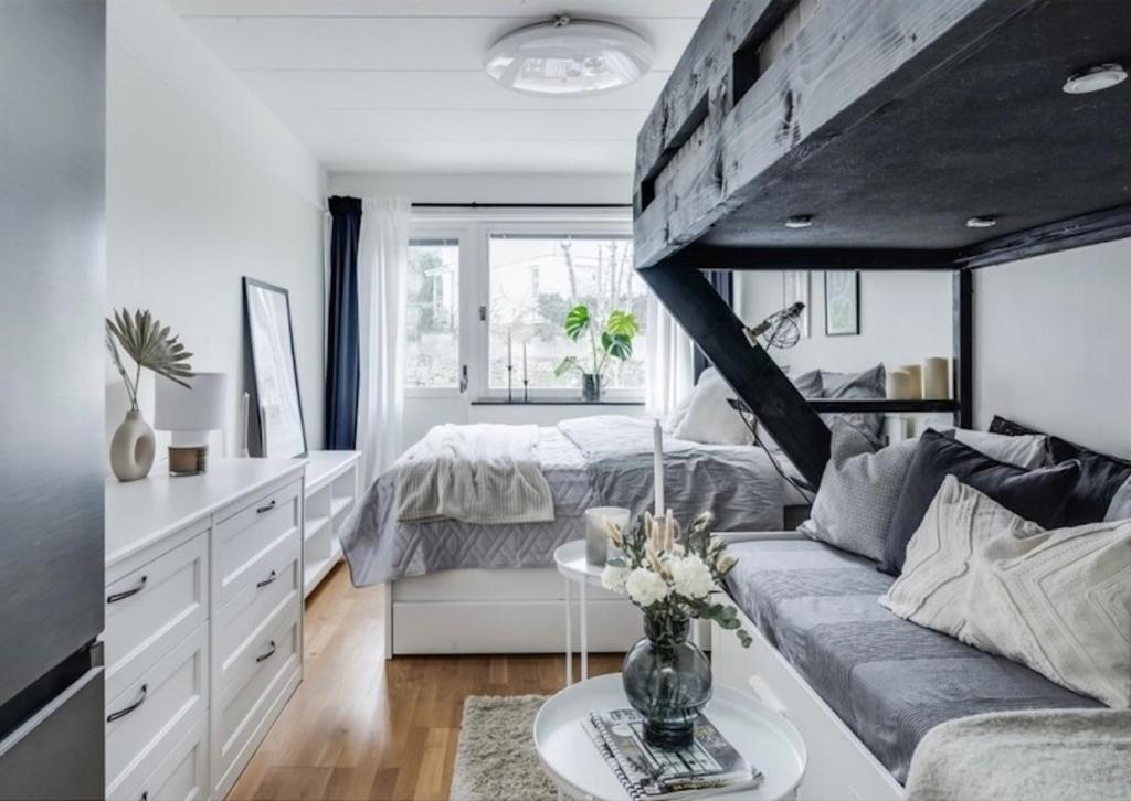 Cozy studio apartment of 20m2 with sun terrace, close to the beach and Båstad city center ...