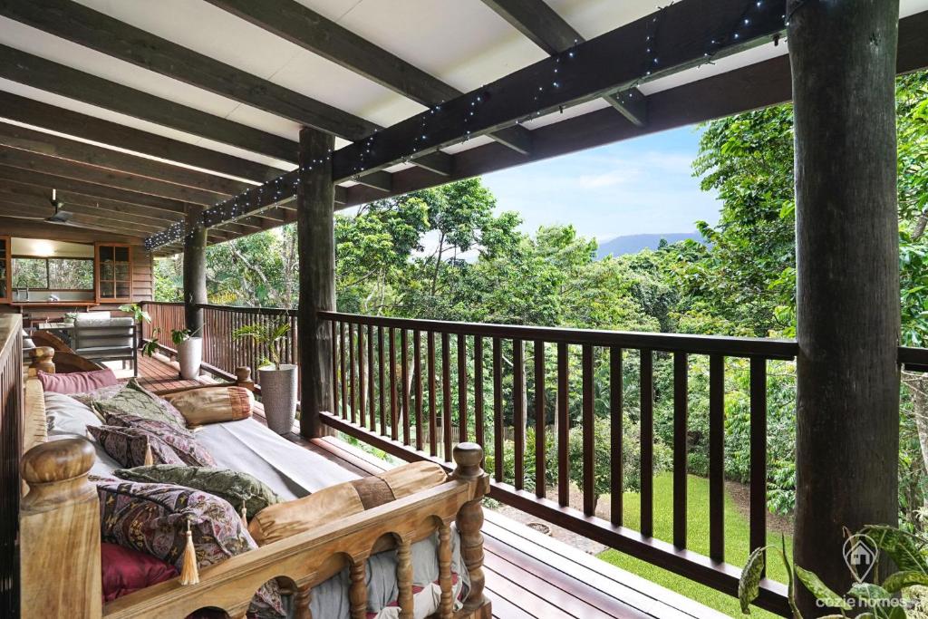 Bindi Treehouse - Elevated Pole Home, Freshwater (updated prices 2025)