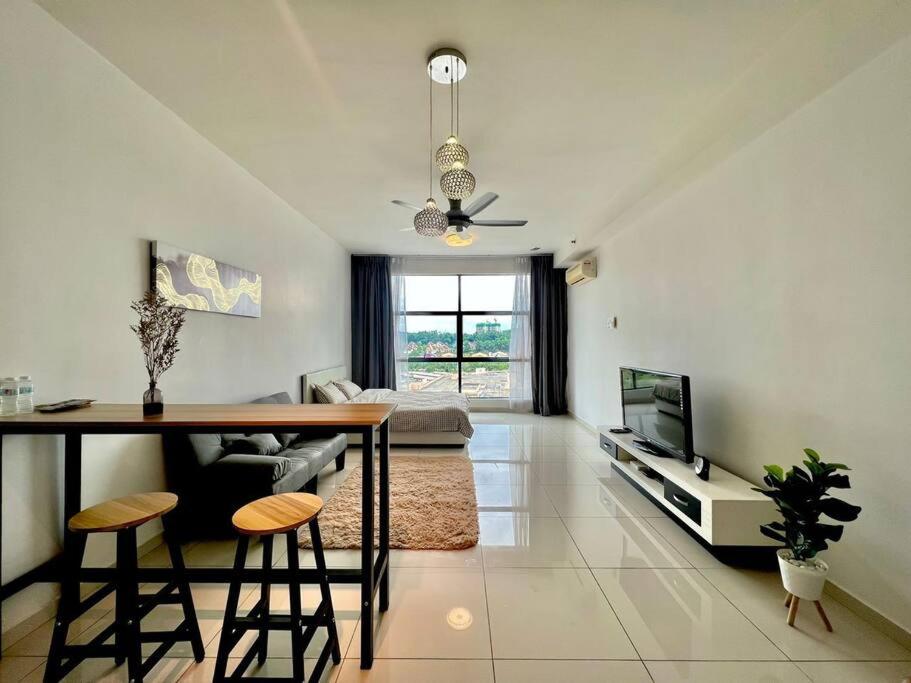 Zeva Studio*Cozy*Quietplace*Wi-Fi*, Seri Kembangan (updated prices 2025)