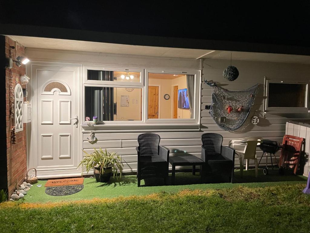 Chalet 88, Hemsby (updated prices 2025)