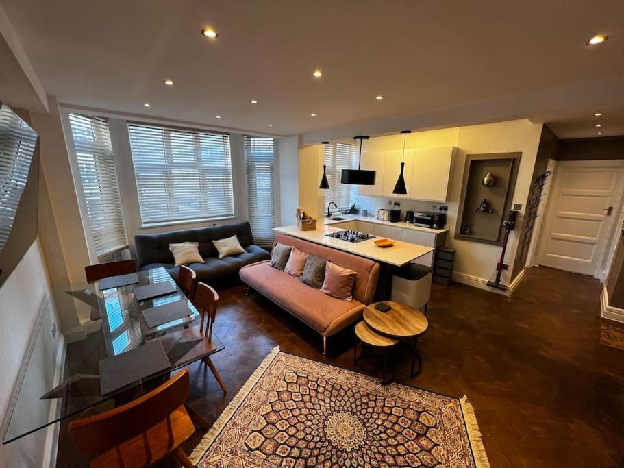 New! Stylish Apartment next to zone 2 station, London, UK - Booking.com