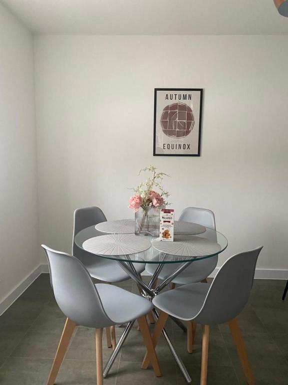 Henry Blythe Gardens, Thame (updated prices 2026)