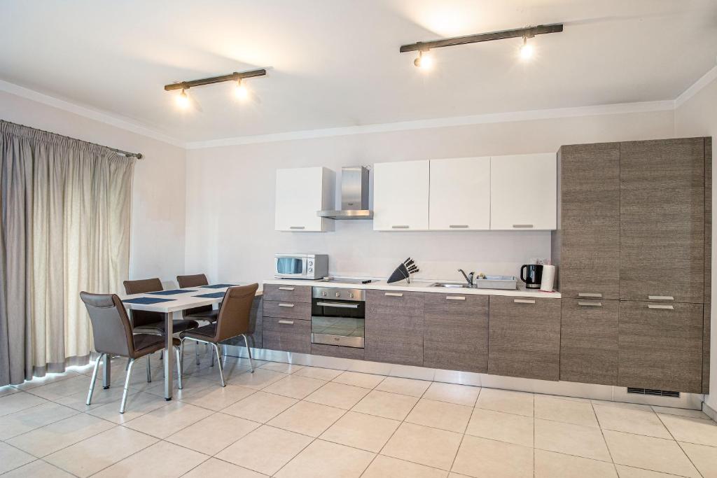 Cozy, modern studio apartment in the heart of St Julians, St Julian's ...