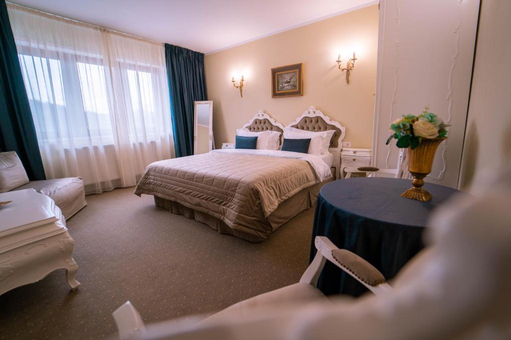 Gradinile Romane, Hangu (updated prices 2025)