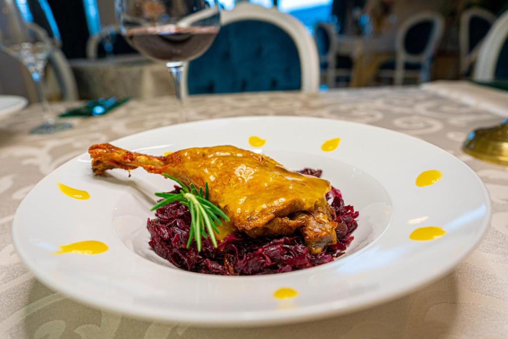 Gradinile Romane, Hangu (updated prices 2025)