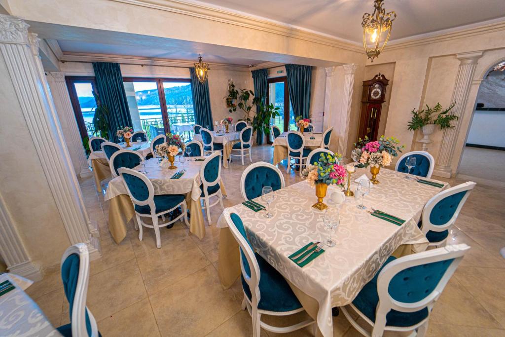 Gradinile Romane, Hangu (updated prices 2025)