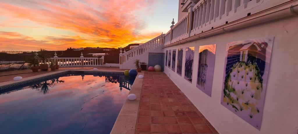 Villa-Charo-Algarrobo-Costa-del-Sol-Salzwasser-Pool-Meerblick ...