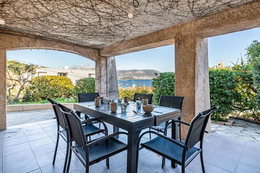 Bas de villa refait à neuf, climatisation et terrasse vue mer, Saint ...