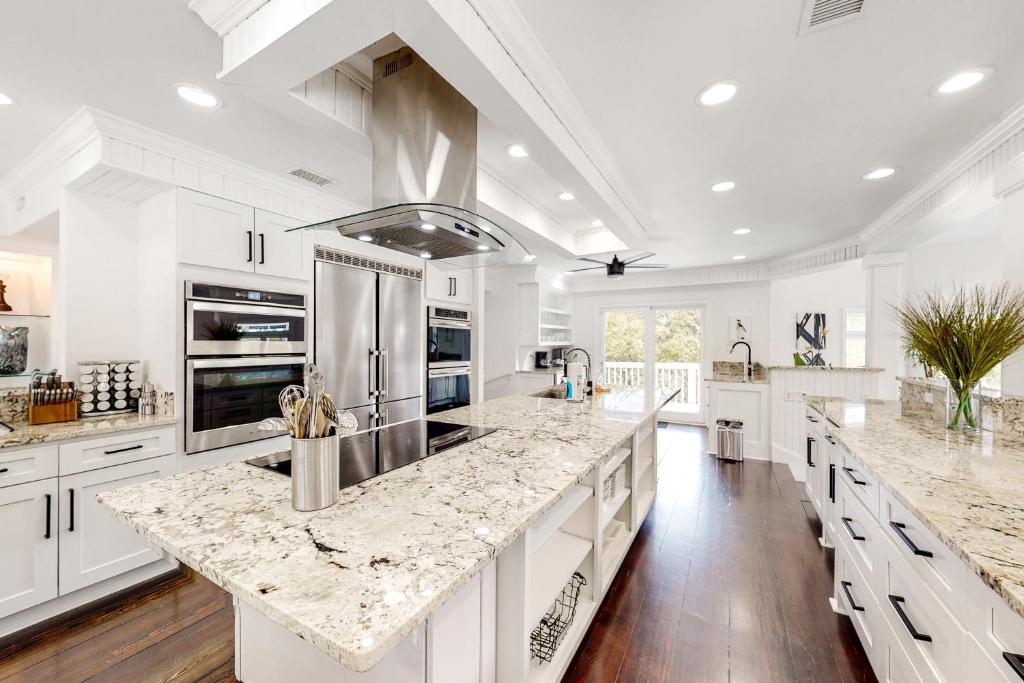 White Mansion Kitchens