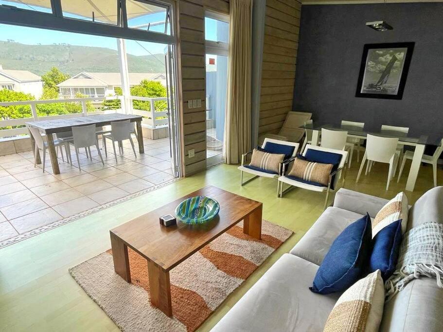 Modern Apartment with Jetty, Knysna (updated prices 2025)
