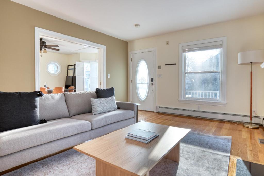 Quincy 3br w wd nr Red Line BOS-835, Quincy (updated prices 2025)