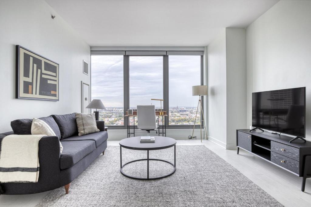 W Loop Studio w Gym Pool Coworking nr UIC CHI-439, Chicago (updated ...