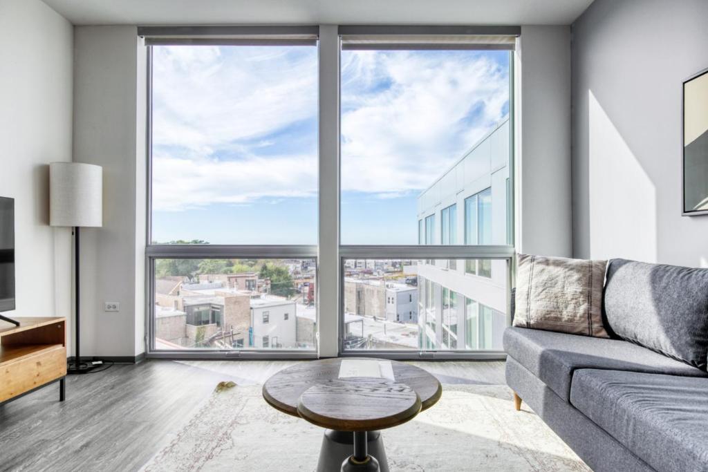 Logan Sq 1BR w Roof Gym 1 block to L CHI-478, Chicago (updated prices 2025)