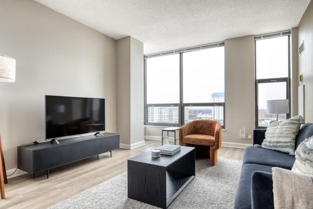 Apartment Oak Park 2br w lounge roof nr Downtown CHI-797, IL - Booking.com