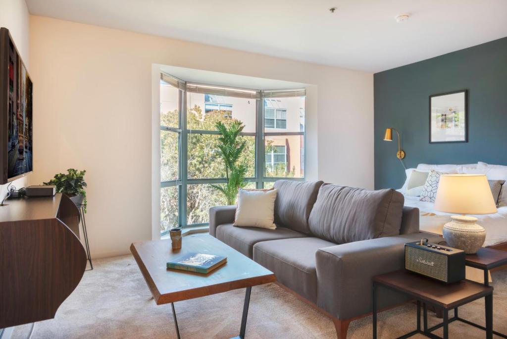 S Beach Studio w 3 Pools Spa facing the water SFO-93, San Francisco ...