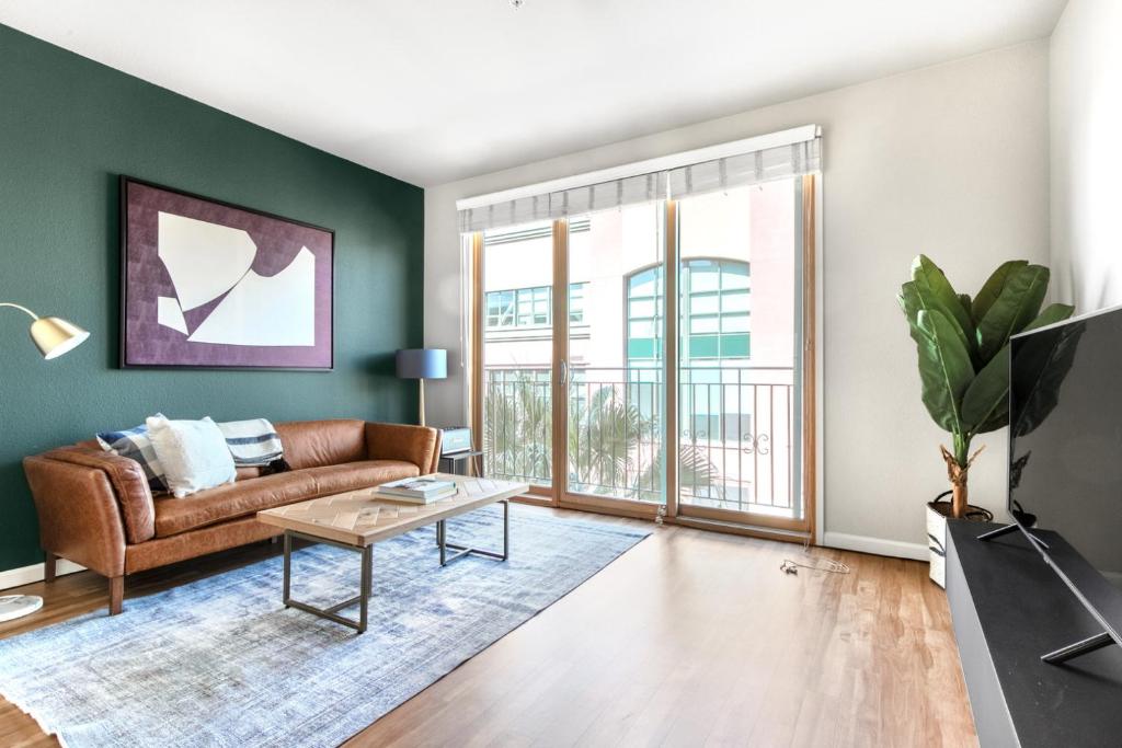 Apartment Santana Row 2BR w Gym Pool nr Googleplex Campus SFO-318, San ...