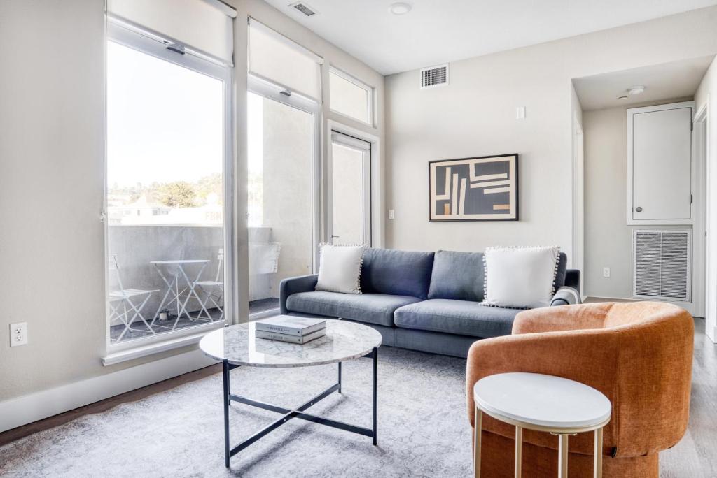 San Carlos 2BR w Gym Pool BBQ nr Caltrain SFO-910, San Carlos (updated ...