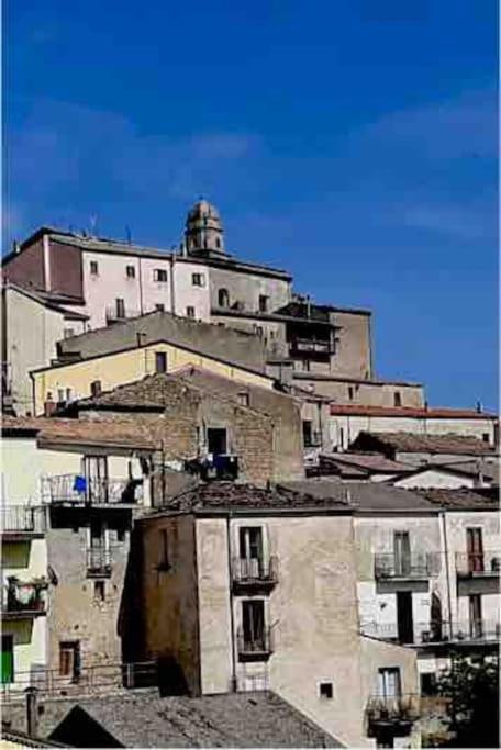 Appartamento vista sul borgo di ANZI e sui monti, Anzi (updated prices ...