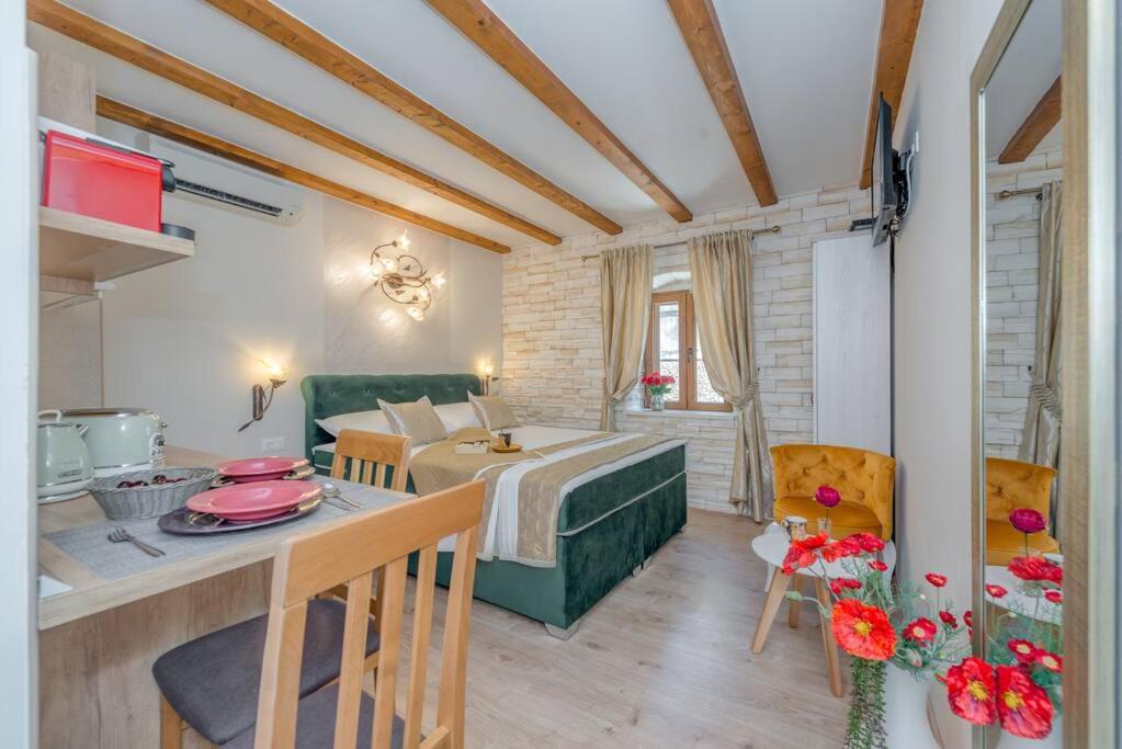 DIVA 1,stylish Old Town studio apartment near beach, Split (updated ...