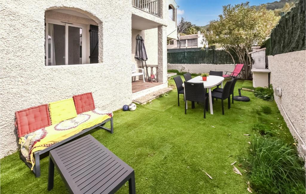 Beautiful Apartment In Saint-cyr-sur-mer With Wifi And 2 Bedrooms - Le Castellet