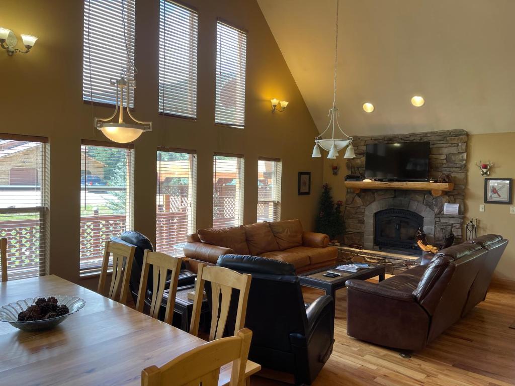 Mountain Cardinal With High Speed Wifi, Red River (updated prices 2025)