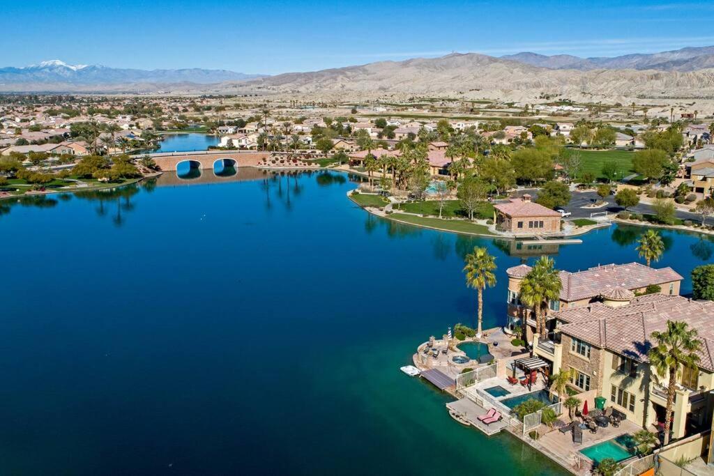 Terra Lago Villa Lake, Mountain and Desert view, Coachella Getaway ...