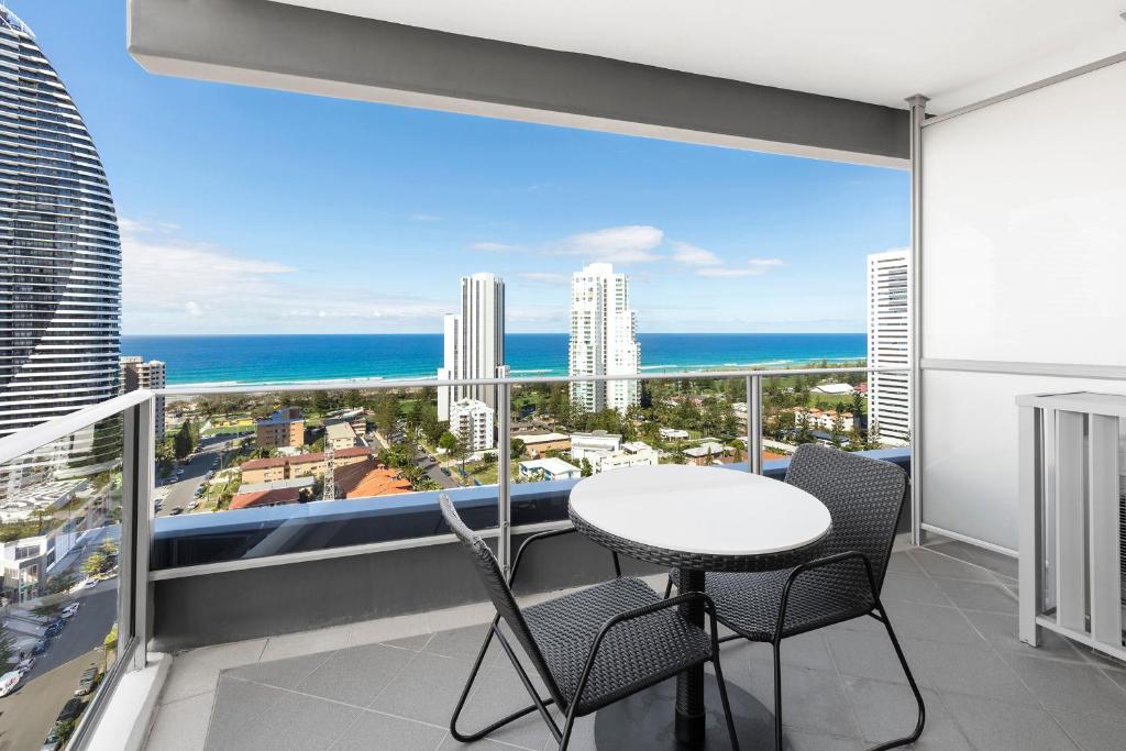 Meriton Suites Broadbeach, Gold Coast (updated prices 2025)
