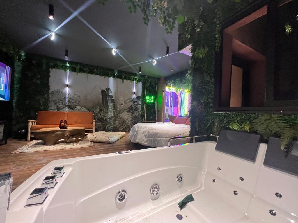 Jungle au centre de marrakech avec Jacuzzi !, Marrakech (updated prices ...