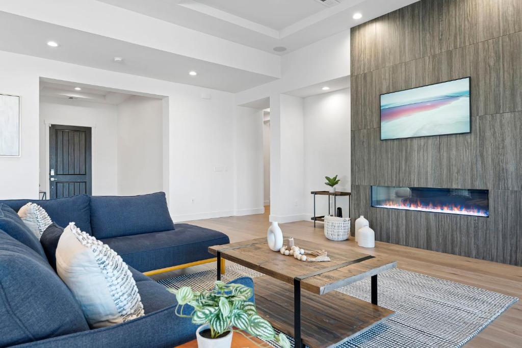 DT Reno - Luxurious 4BR Home w Dedicated Workspace, Reno (updated ...