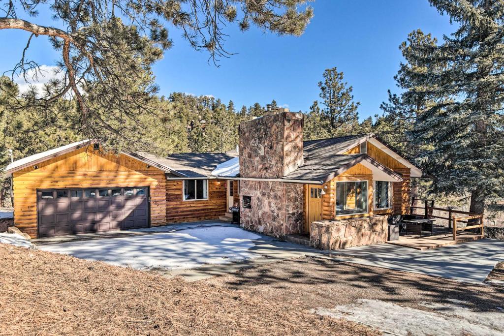 Cozy Mountain Escape Pet-Friendly Bailey Cabin, Bailey (precios ...