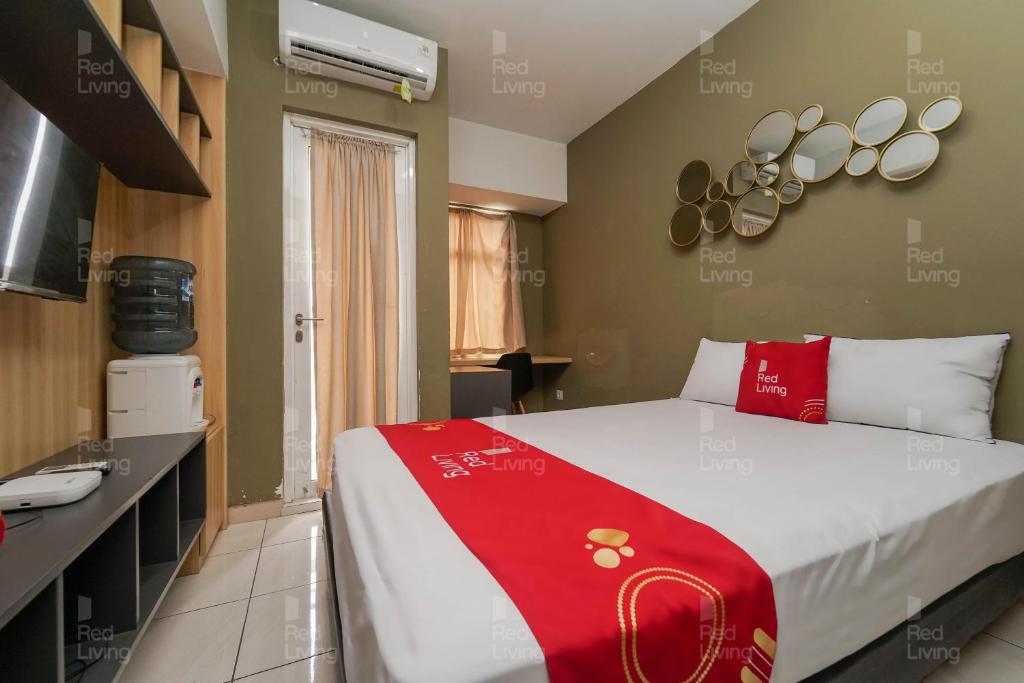 RedLiving Apartemen Springlake Summarecon - Kamarku Tower Azolla ...