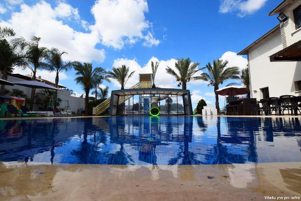 וילה קאסה רויאל, Shomera, Israel - Booking.com