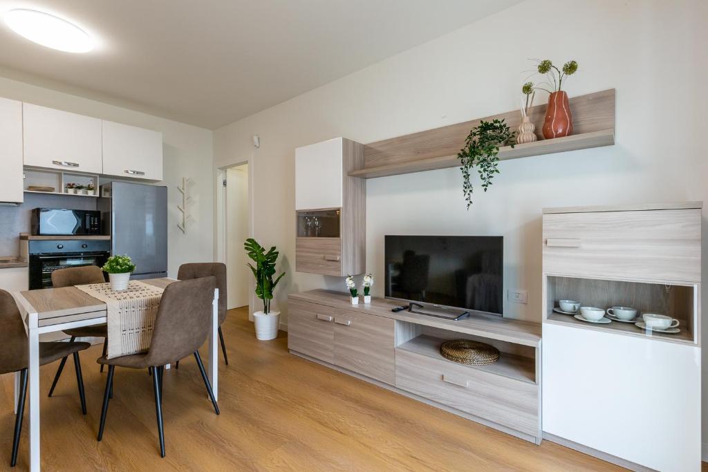 Colombo Palace - viale colombo 358, Quartu SantʼElena (updated prices 2025)