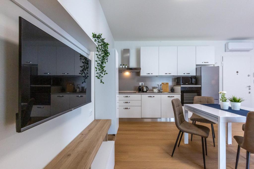 Colombo Palace - viale colombo 358, Quartu SantʼElena (updated prices 2025)