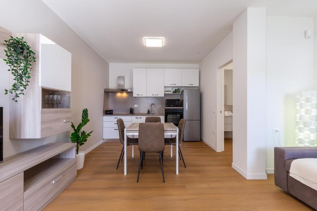 Colombo Palace - viale colombo 358, Quartu SantʼElena (updated prices 2025)