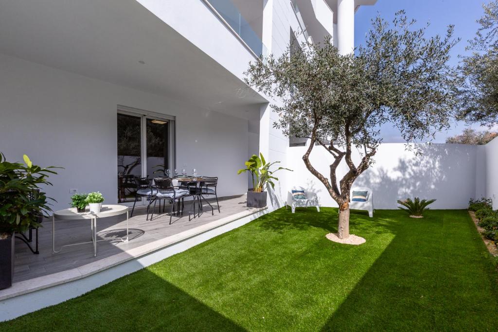 Colombo Palace - viale colombo 358, Quartu SantʼElena (updated prices 2025)