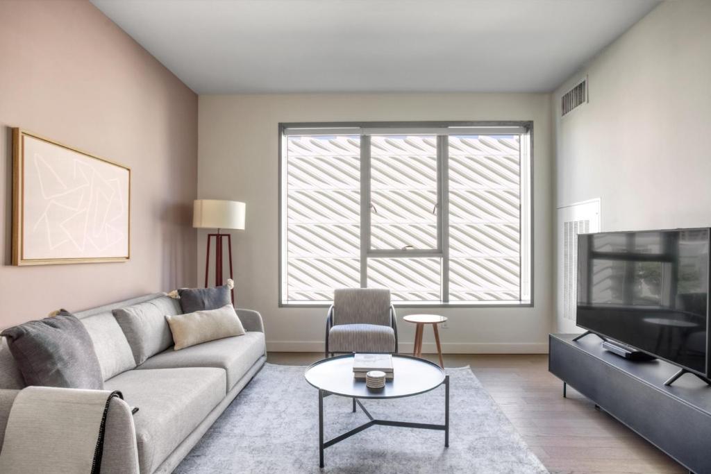 View 1BR DTLA w Pool nr Disney Hall LAX-2, Los Angeles (updated prices ...