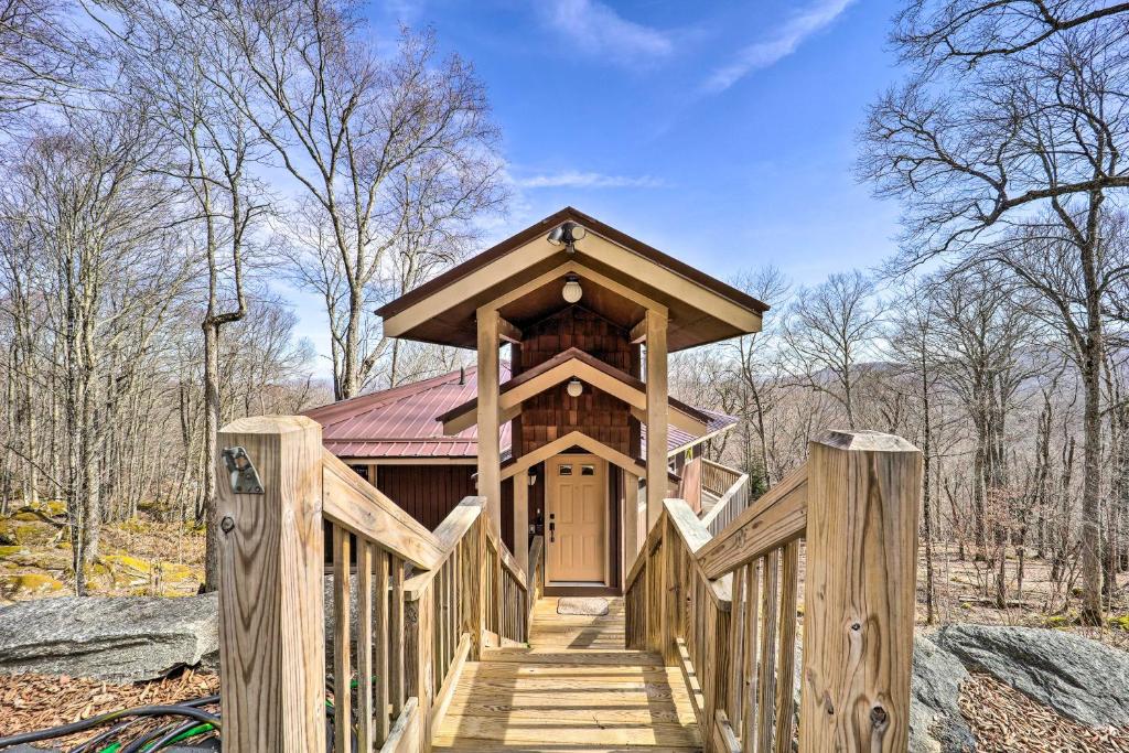 Beech Mountain Cabin with Deck Half-Mi to Skiing, Beech Mountain ...