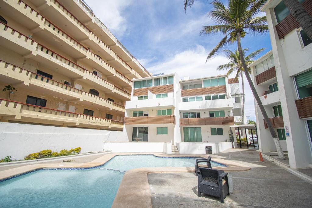 Beachfront Marina del Sol with a Pool,, Mazatlán (updated prices 2025)