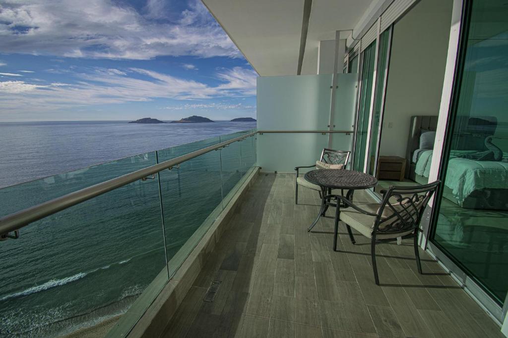 Torre eMe Oceanfront Condo 1503 with Pool, Mazatlán – Updated 2023 Prices
