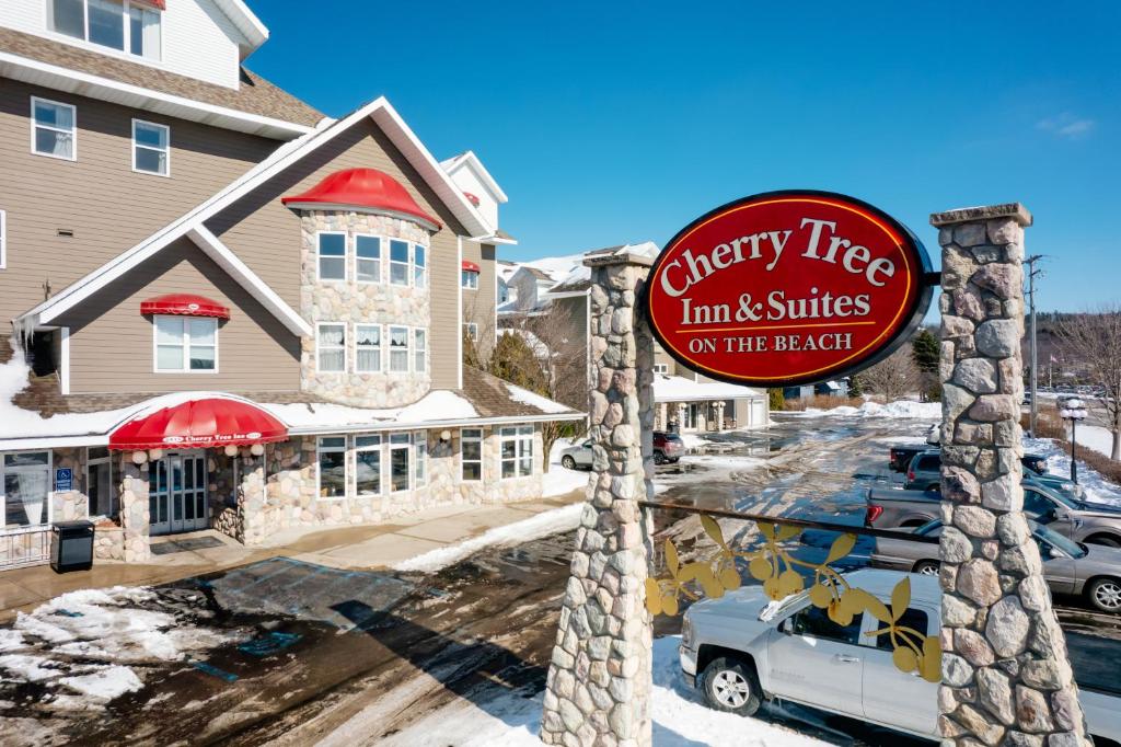 Cherry Tree Inn & Suites, Traverse City (updated prices 2025)