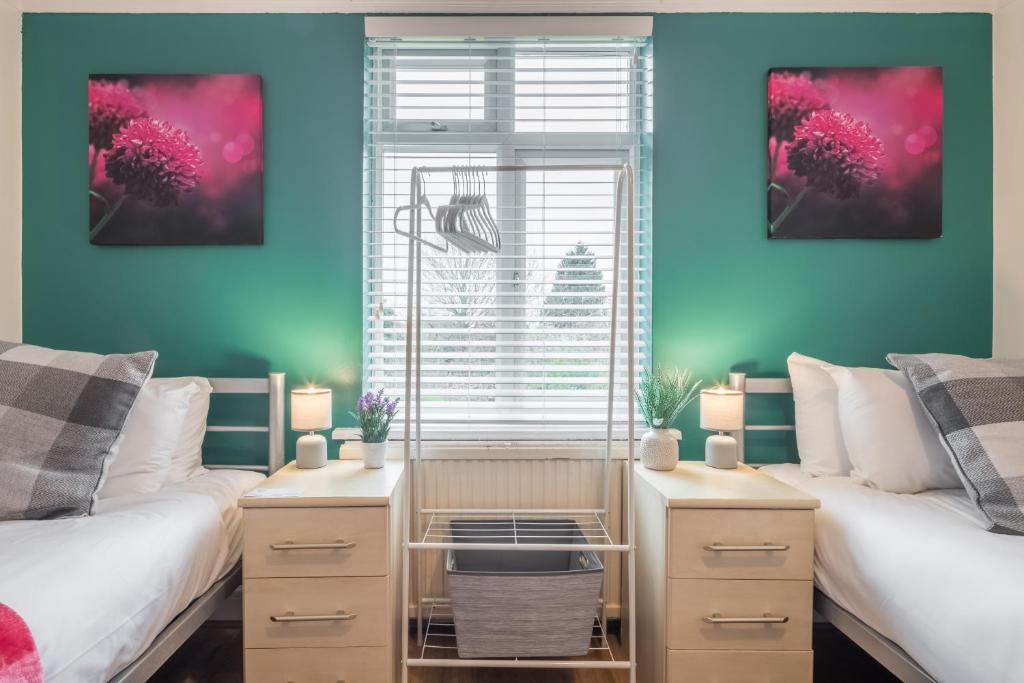 Studio 6 - Modern Two-Guest Studio for a Restful Stay, Cambridge ...